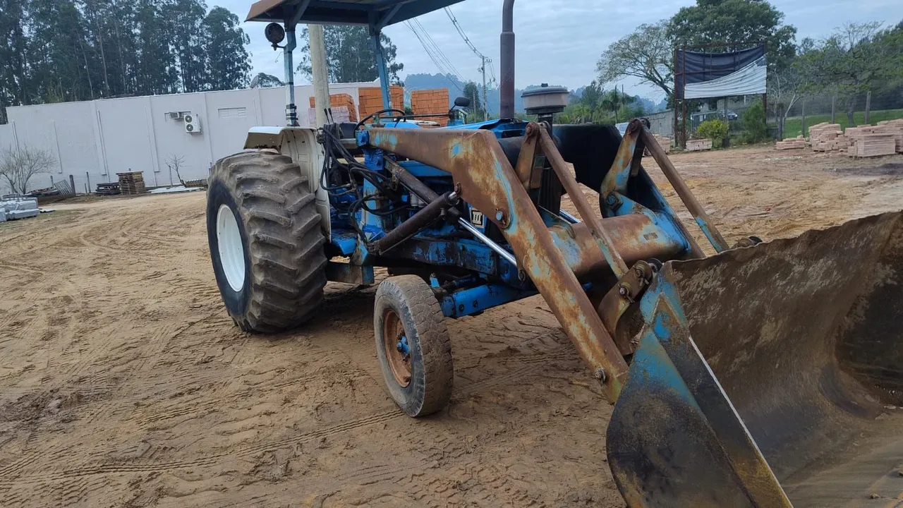 "trator pequeno" - Tratores e máquinas agrícolas no Brasil