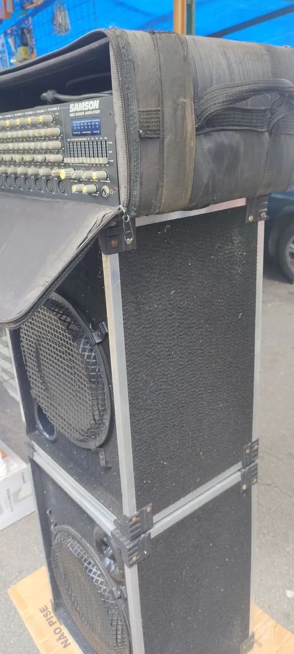 Mesa de som e 2 caixas - Instrumentos musicais - Jardim da Granja, São ...