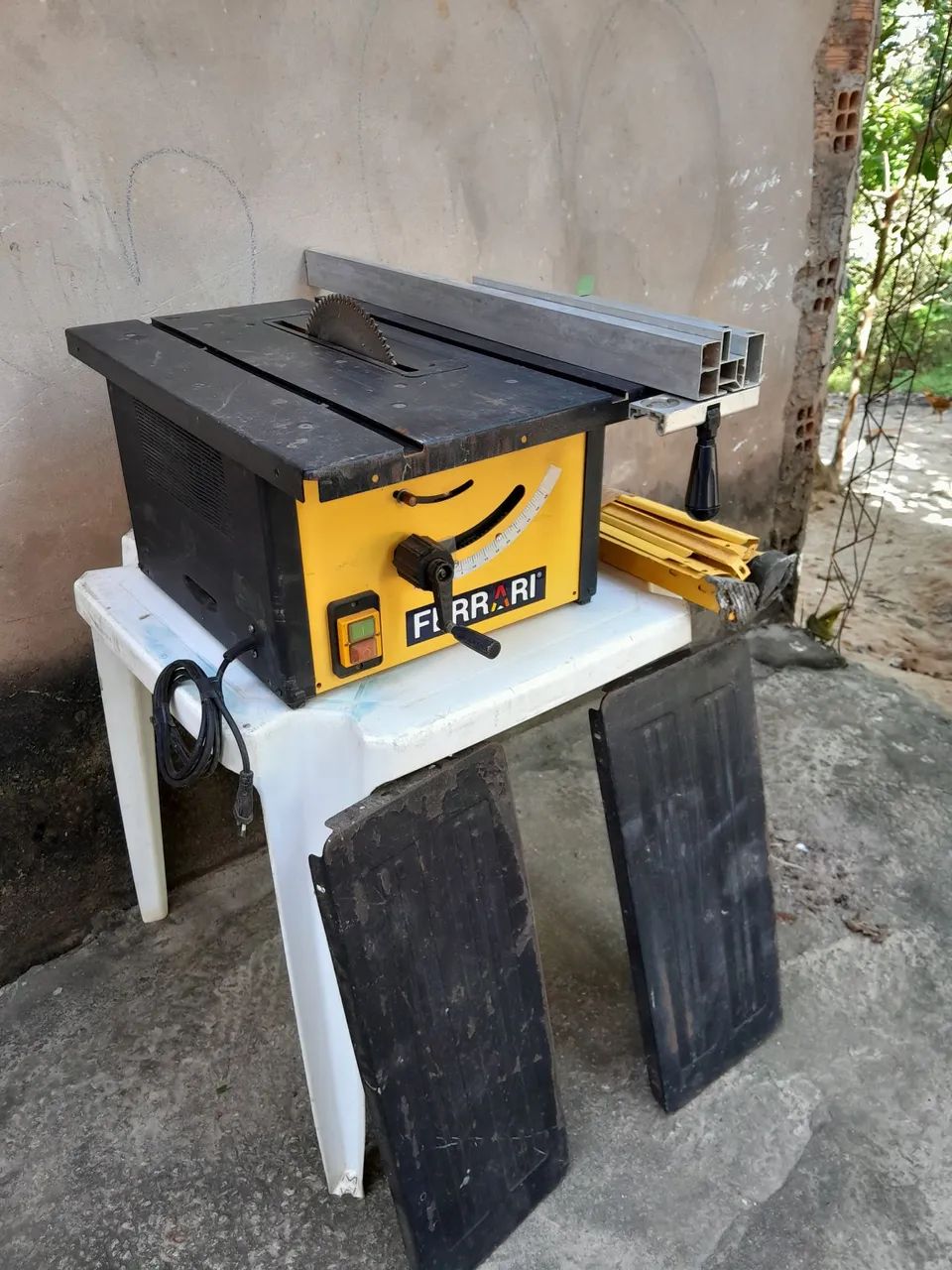Serra de Bancada Ferrari - Ideal para seus projetos! - Máquinas para ...