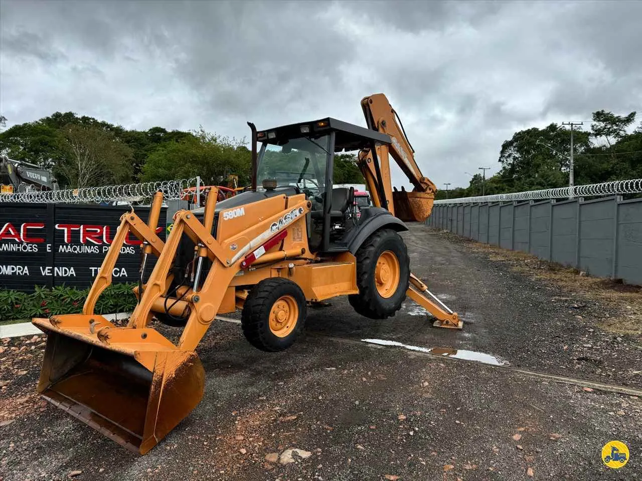 "retroescavadeira" - Máquinas pesadas para construção no Brasil