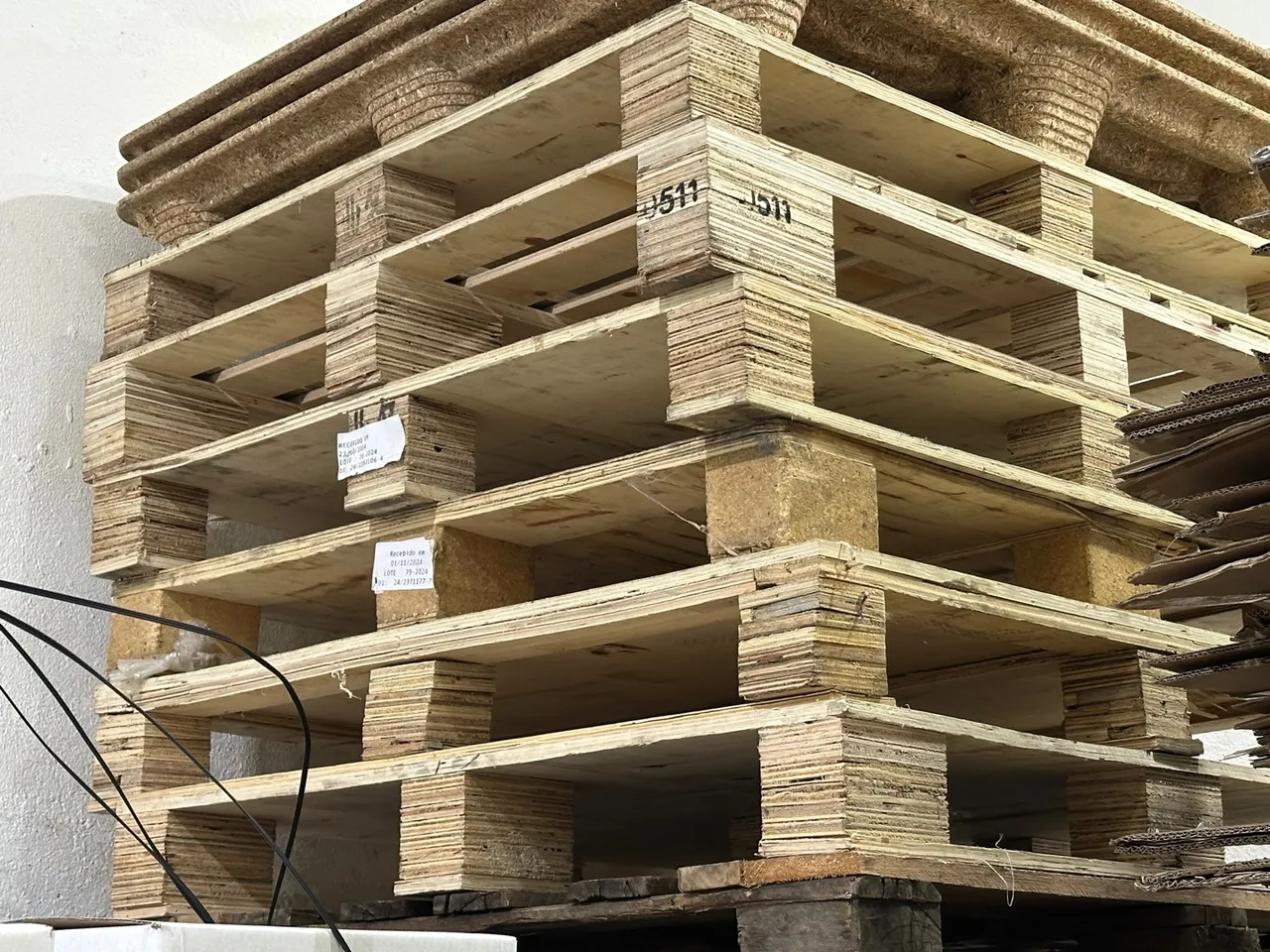 "palletes de madeira" no Brasil