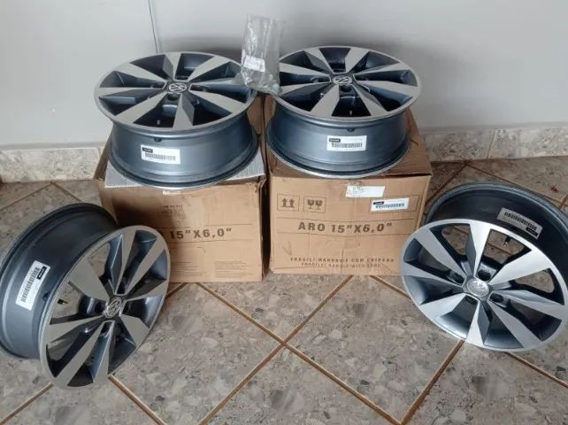 Kit com 4 rodas VW semi nova aro15x60 polegadas para modelo Saveiro Polo Gol - Carros, vans e ...