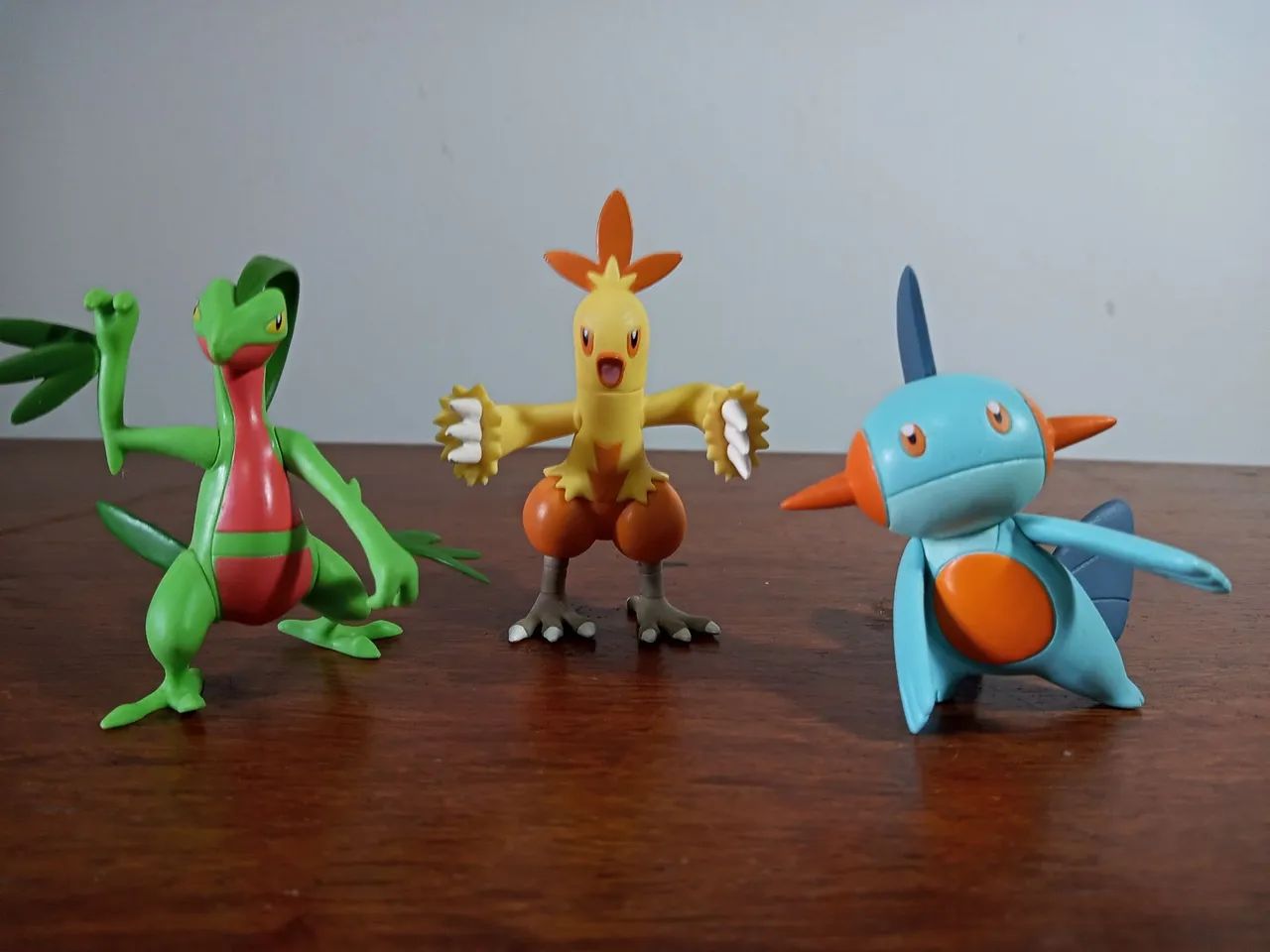Action Figure LOTE com 3 Pokémons, Grovyle, Combusken e Marshtomp Tomy ...
