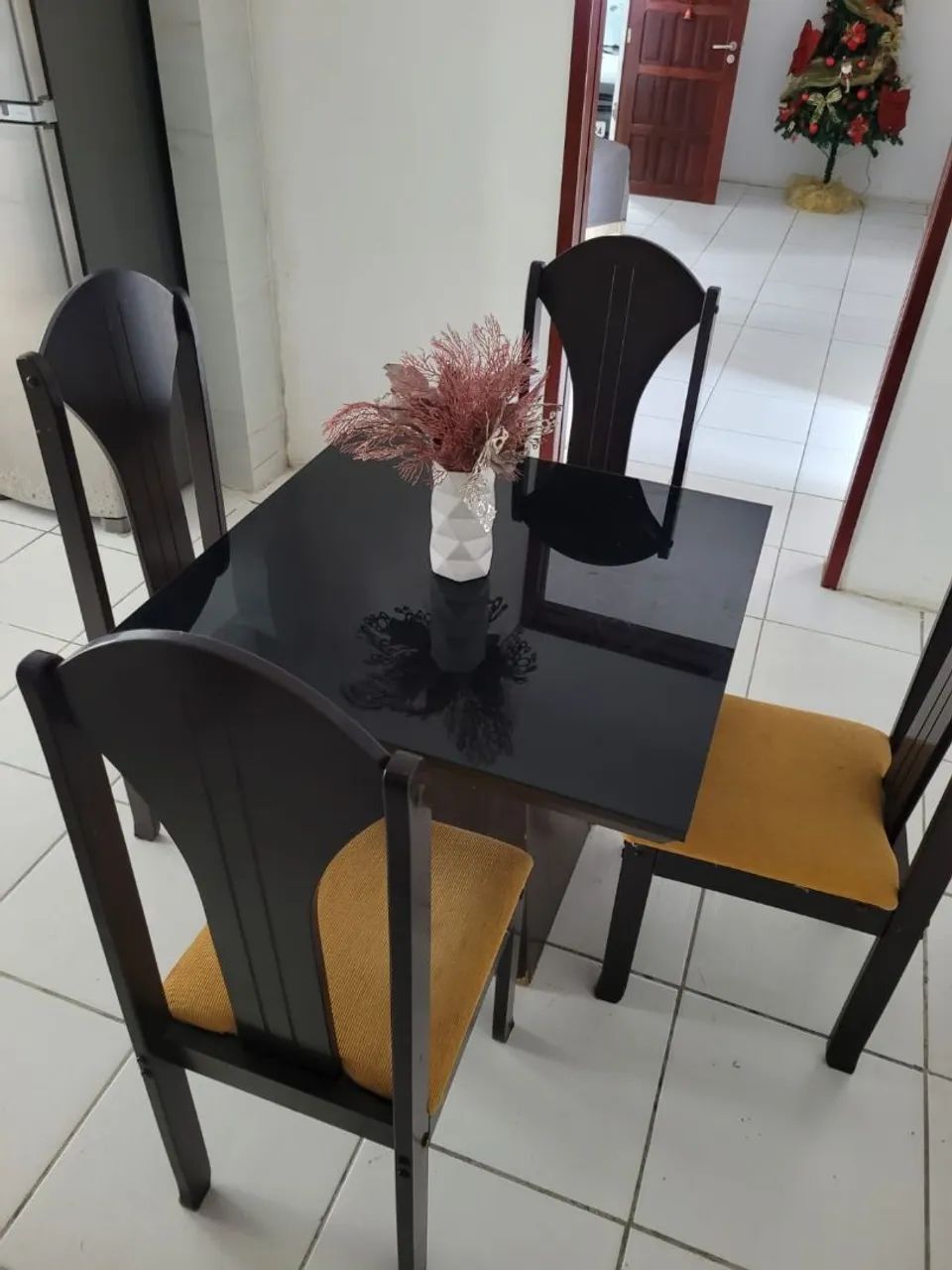 Mesa de madeira com 4 cadeiras - Mesas - Malvinas, Campina Grande 1458930109 | OLX