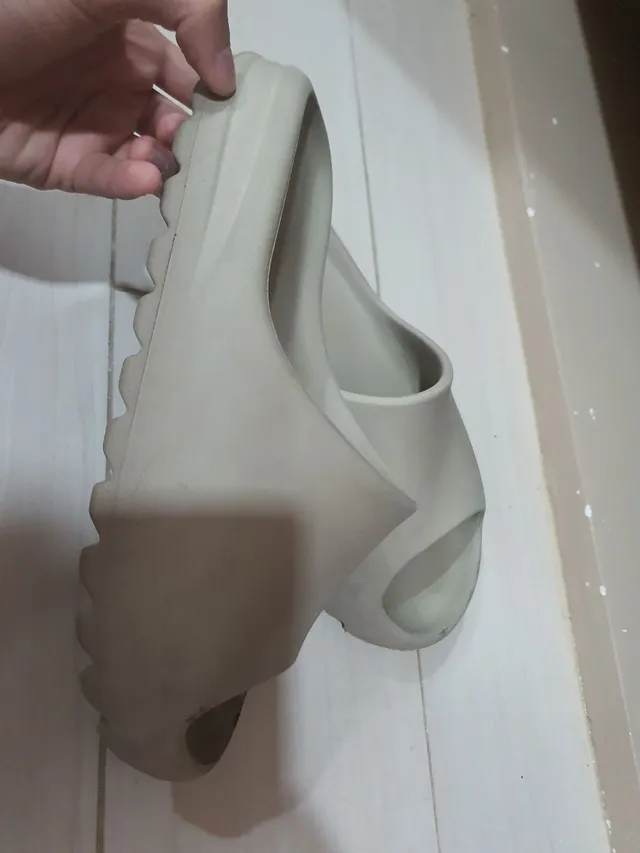 Yeezy slide | +58 anúncios na OLX Brasil