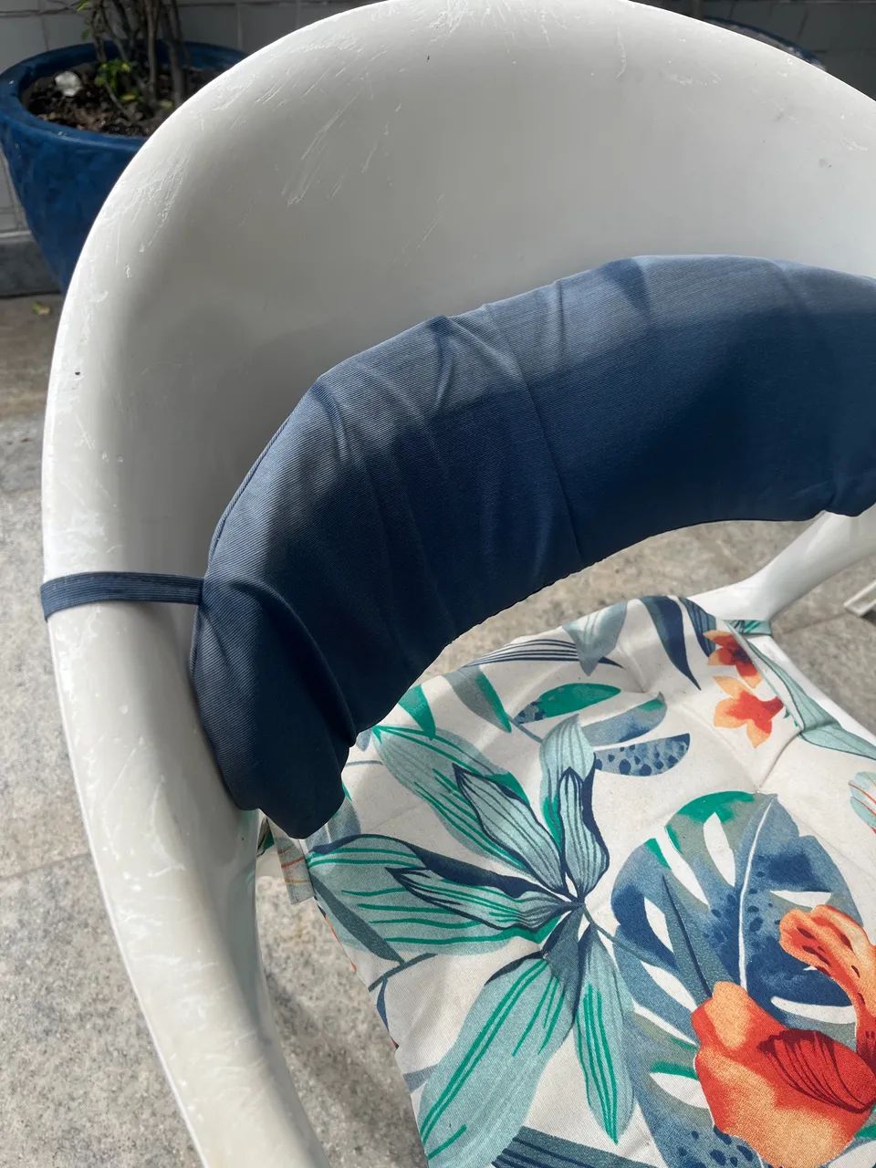 Conjunto com 6 Cadeiras plásticas com braço - Bancos e Cadeiras - São ...