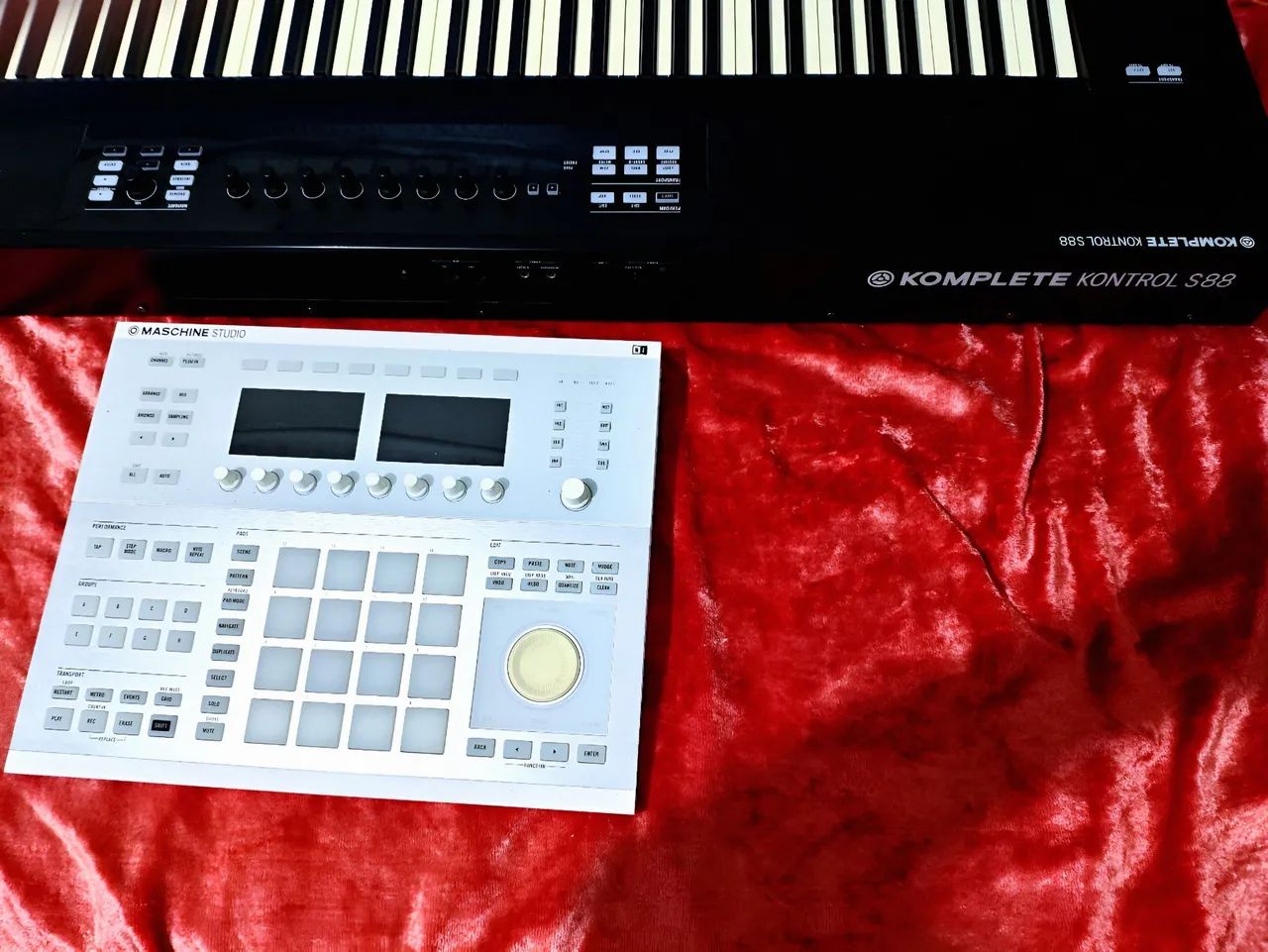 Controladora 88 Teclas Native Komplete Kontrol S88 + Maschine Studio ...