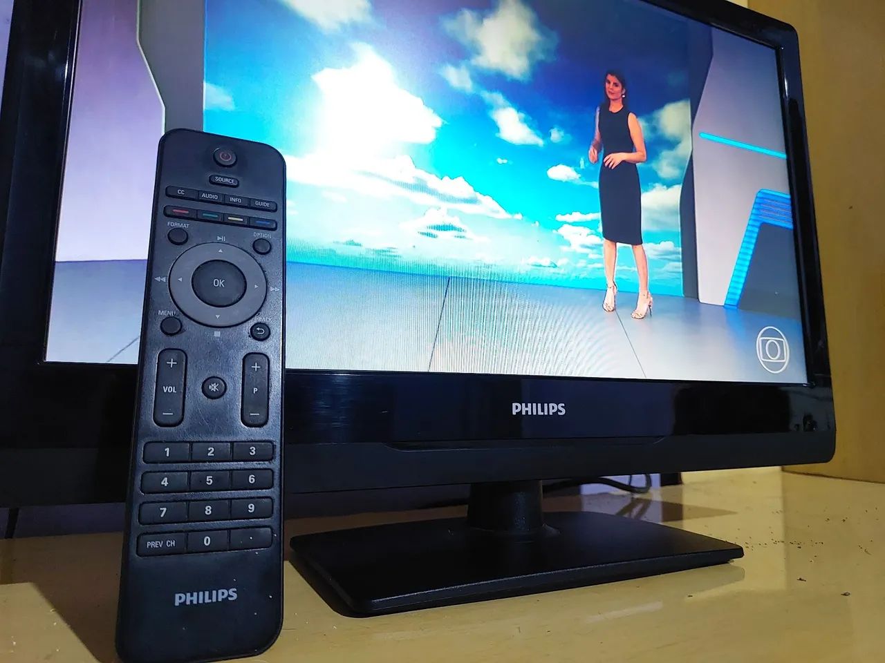TV/Monitor LED 19 Philips,HDMI, Conversor Digital integrado, C/Controle ...