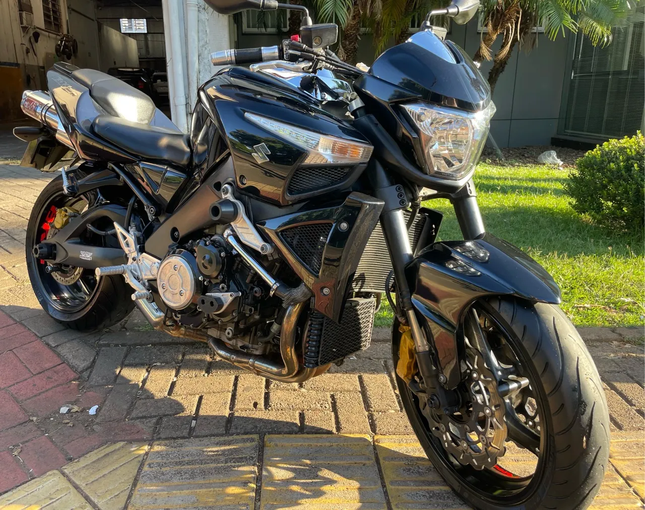 Motos SUZUKI GSX 1300 B-KING no Brasil