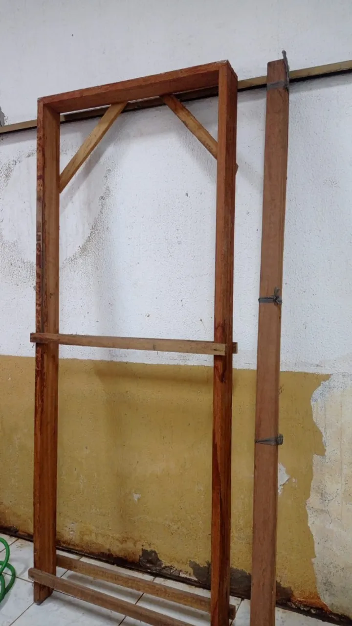 "alisar de porta" no Brasil