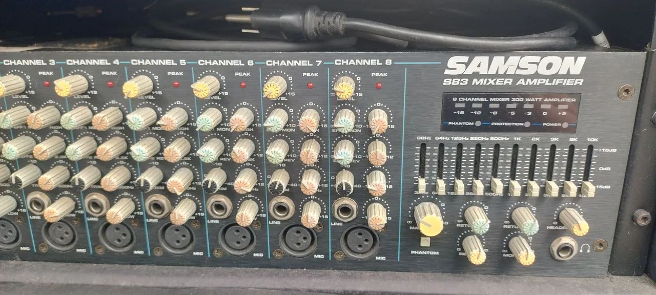 Mesa de som e 2 caixas - Instrumentos musicais - Jardim da Granja, São ...