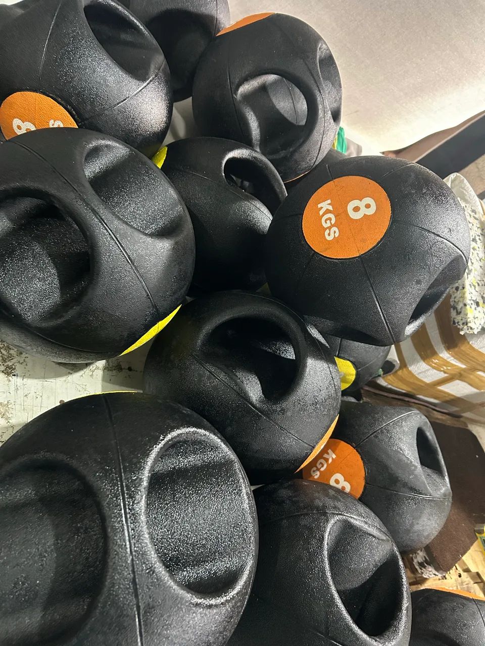 Medicine ball 1,2,5,6 kilos - Academia e Exercícios - Nossa Senhora da ...
