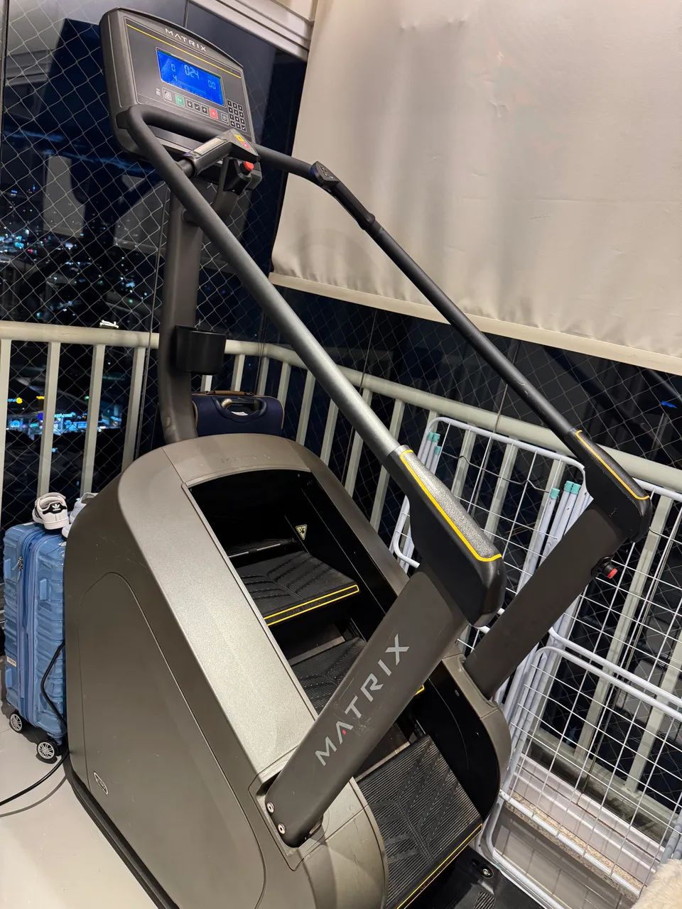 SIMULADOR DE ESCADA MATRIX C50 XR - Academia e Exercícios - Jardim ...