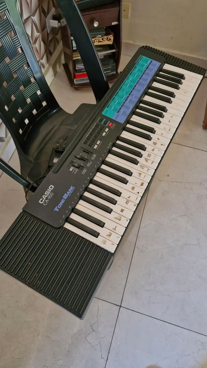 Vendo teclado yamaha, bom para iniciantes, funcionando perfeitamente ...