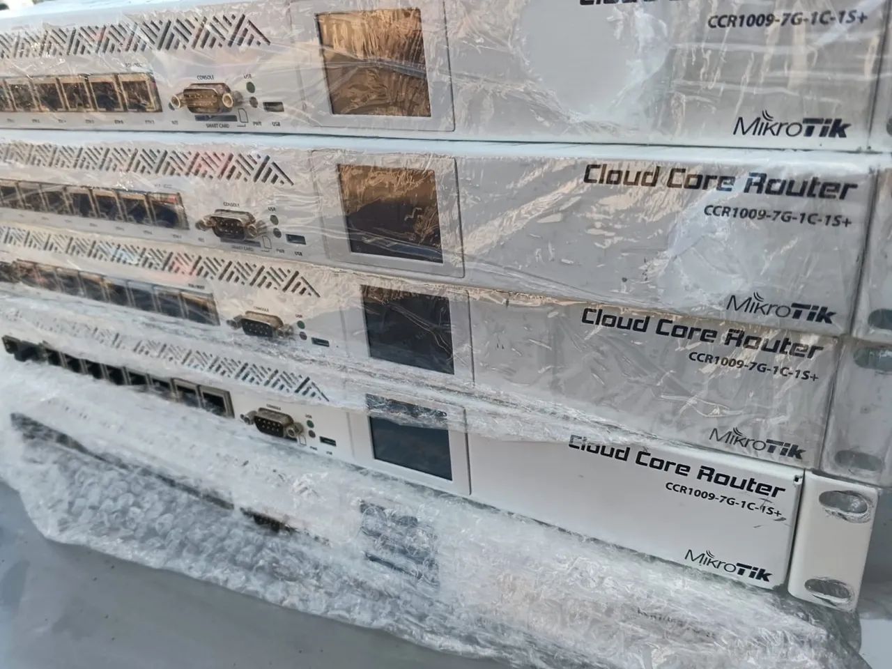 Roteador MikroTik Cloud Core Router CCR1009-7G-1C-1S+ - Conectividade e ...
