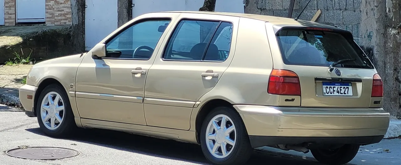 VOLKSWAGEN GOLF GLX 2.0 4P Usados e Novos