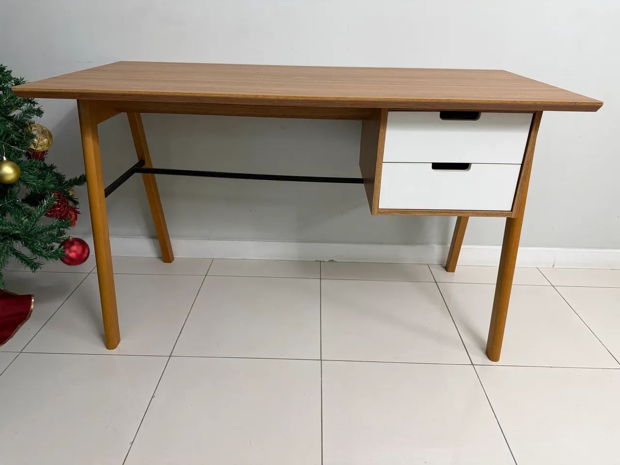 Escrivaninha Vintage 2 Gavetas Louro Freijó e Branco - 1,30m - Mesas - Freguesia (Jacarepaguá ...