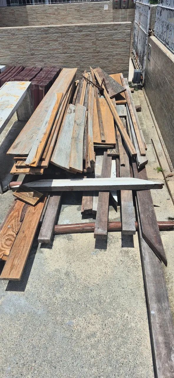 Vendo telhas e madeira - perna de serra - Fundação e Estrutura ...