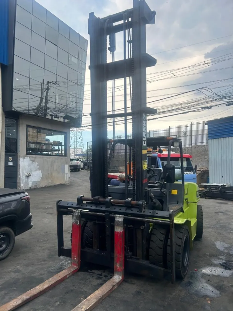 "clark empilhadeiras" no Brasil