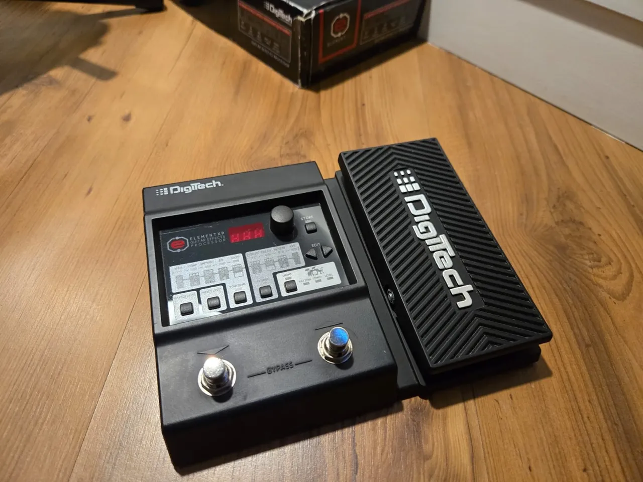 "pedaleira" - Instrumentos musicais no Brasil