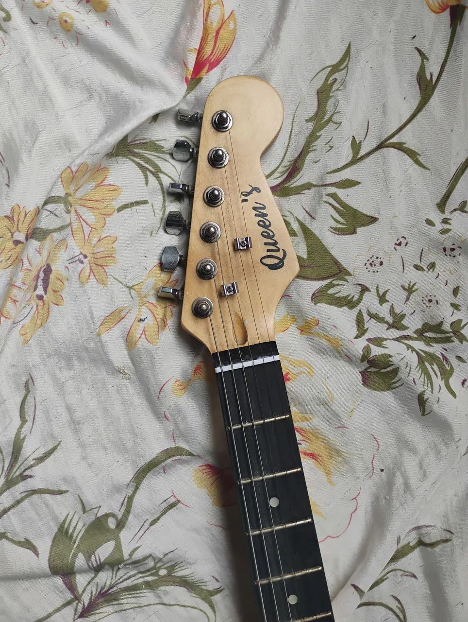 Guitarra Queen's - Instrumentos musicais - Parque Nanci, Maricá ...