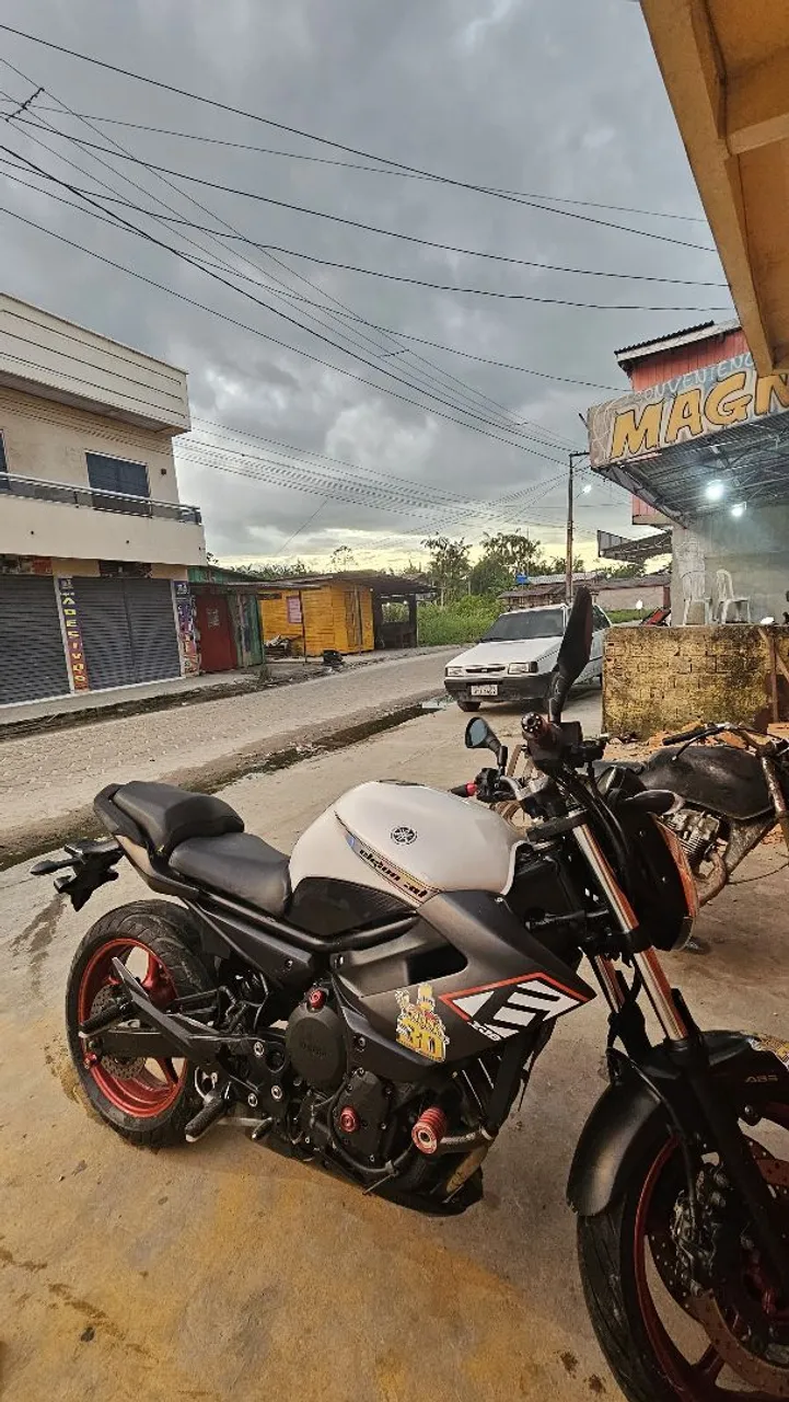 Motos YAMAHA XJ6 no Brasil