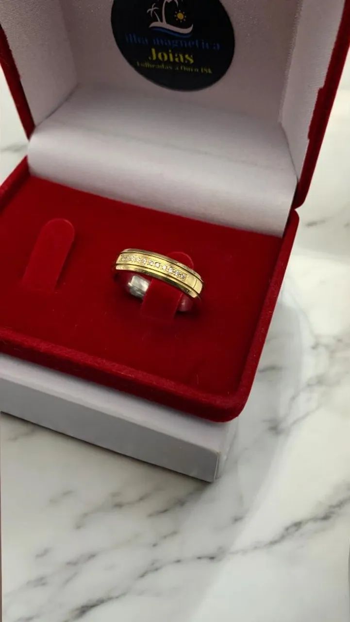 Par de Alianças Ilha de Itaparica une elegância e brilho em um design ...