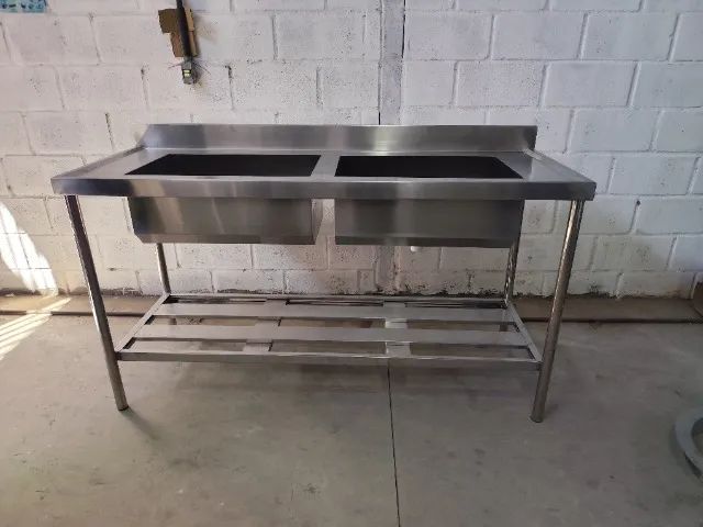 Pia em Aço Inox com Bojo Duplo e Prateleira Gradeada - Eficiência no ...