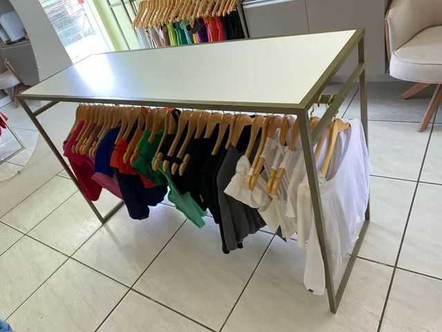 "expositores de loja de roupas" no Brasil