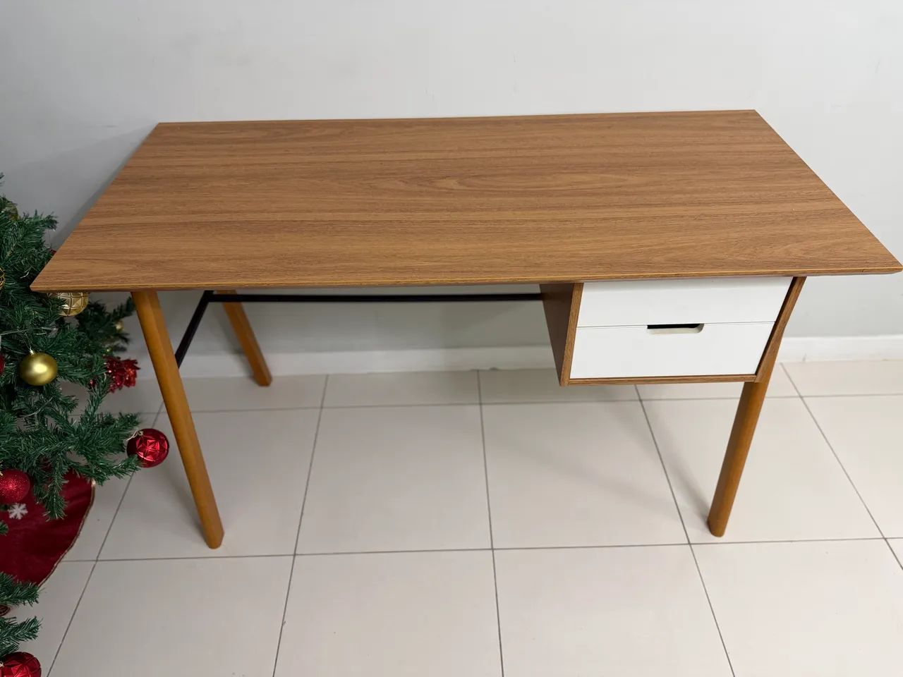 Escrivaninha Vintage 2 Gavetas Louro Freijó e Branco - 1,30m - Mesas - Freguesia (Jacarepaguá ...