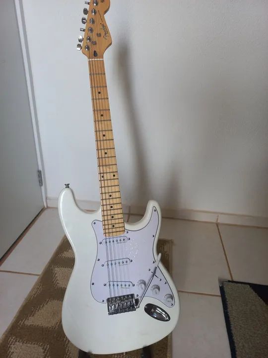 Guitarra Fender Stratocaster, made in China! - Instrumentos musicais ...