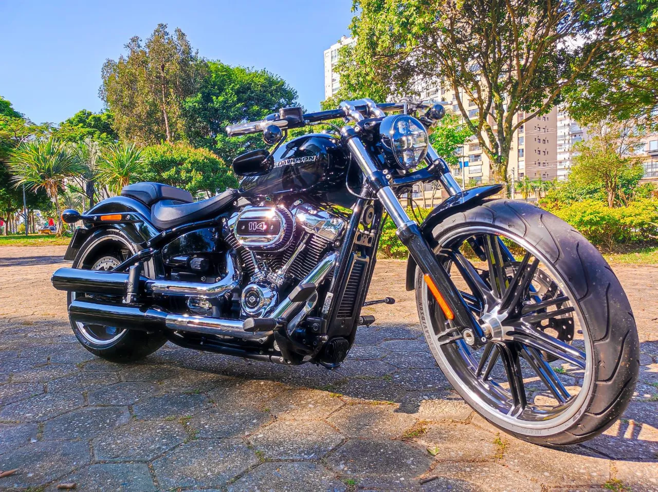 Motos HARLEY-DAVIDSON BREAKOUT no Brasil