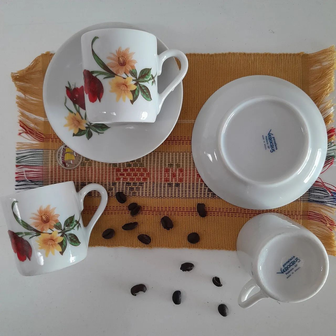 *LOUÇA VINTAGE* PORCELANA REAL 3 xícaras café e 2 pires antigos ...