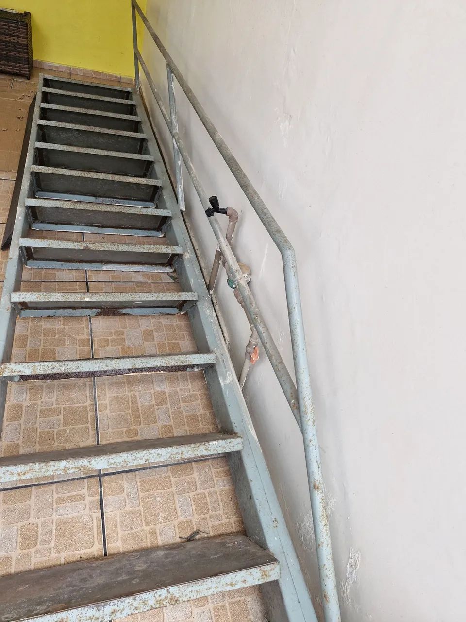 Escada de ferro, Pia e Tanque de Roupa. - Cubas e Pias - Marambaia ...