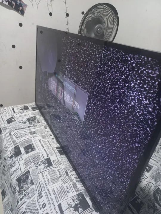 TV Samsung 40 polegadas tela plana (Uma parte do led vazado) 440$ - TVs ...