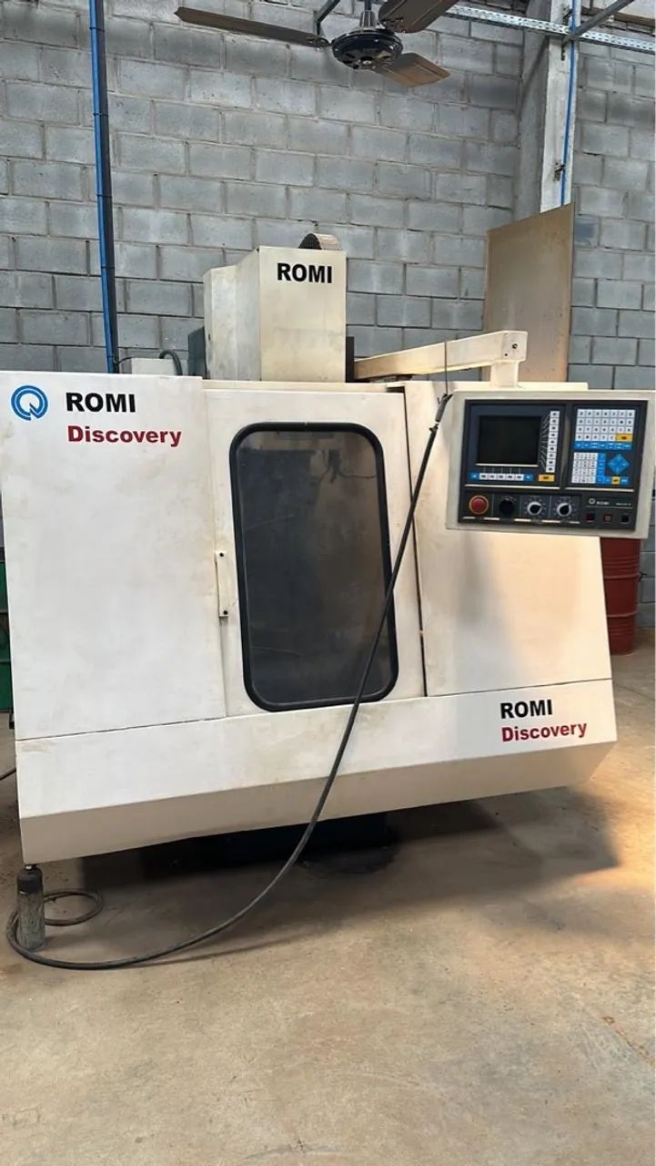 Torno CNC. Centro de usinagem comando mack9 - Máquinas para produção ...