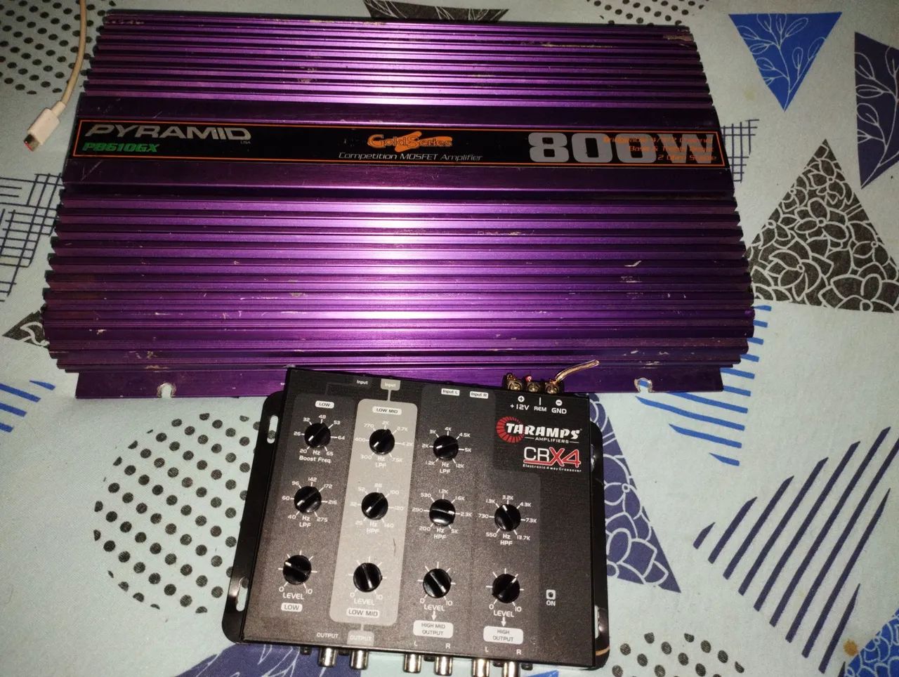 Amplificador Pyramid 800W + Crossover Taramps CBX4 - Peças para carros ...