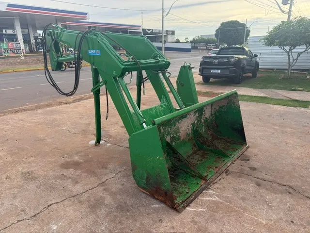 "trator com concha" - Tratores e máquinas agrícolas no Brasil