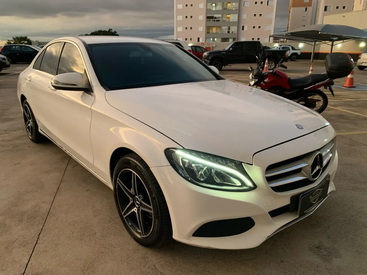 MERCEDES-BENZ C-180 2017 Usados e Novos