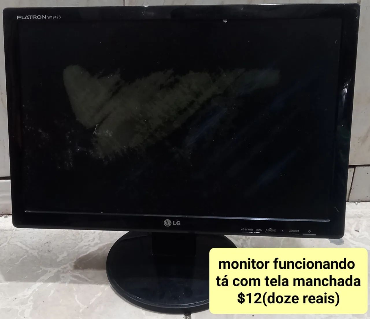 Monitor LG Flatron W1942S com tela manchada - Monitores - Vila São Luís ...