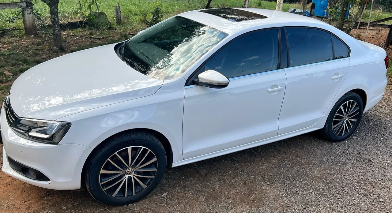 VOLKSWAGEN JETTA Usados e Novos no RS