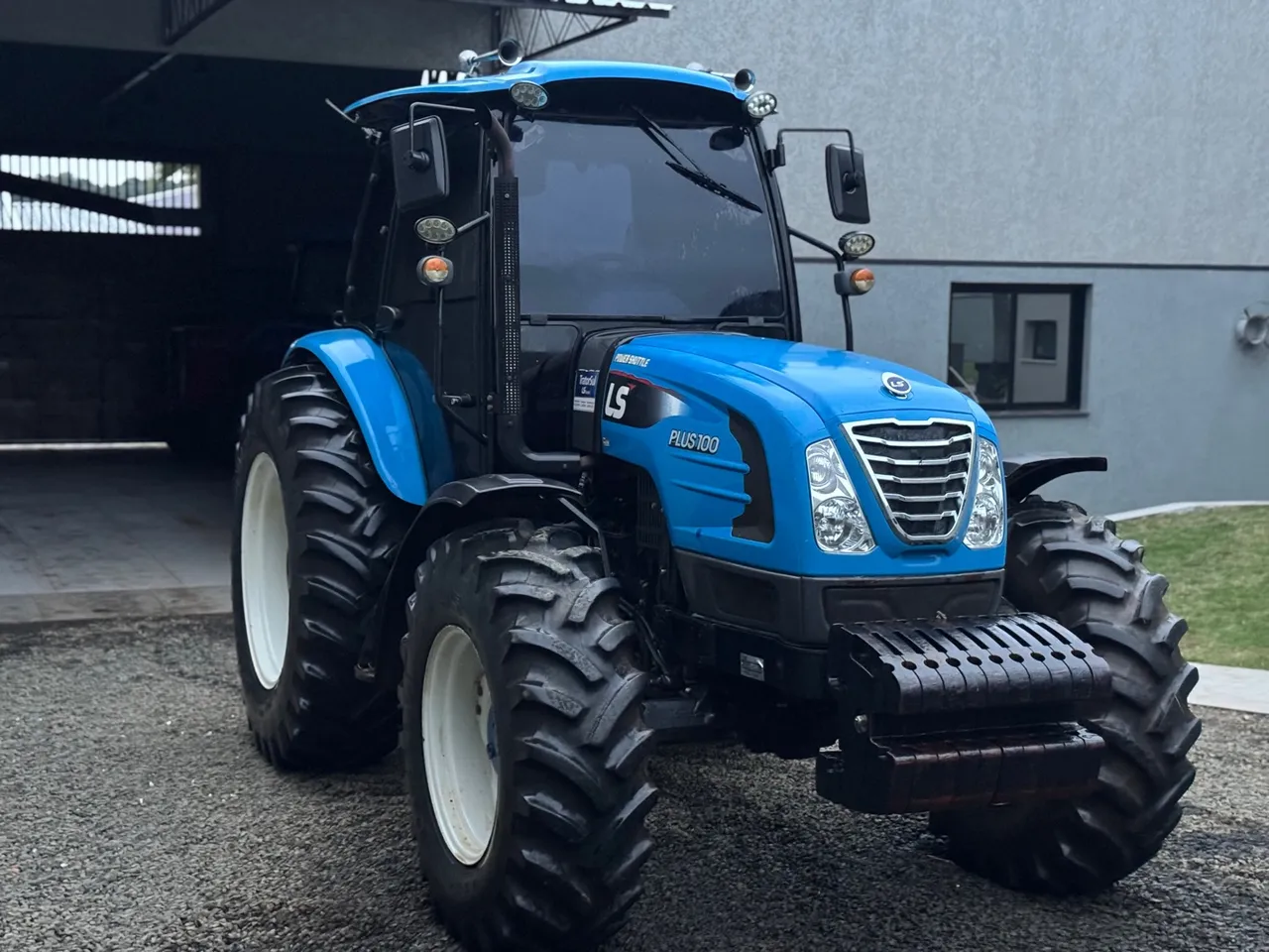 "trator ls" - Tratores e máquinas agrícolas no Brasil