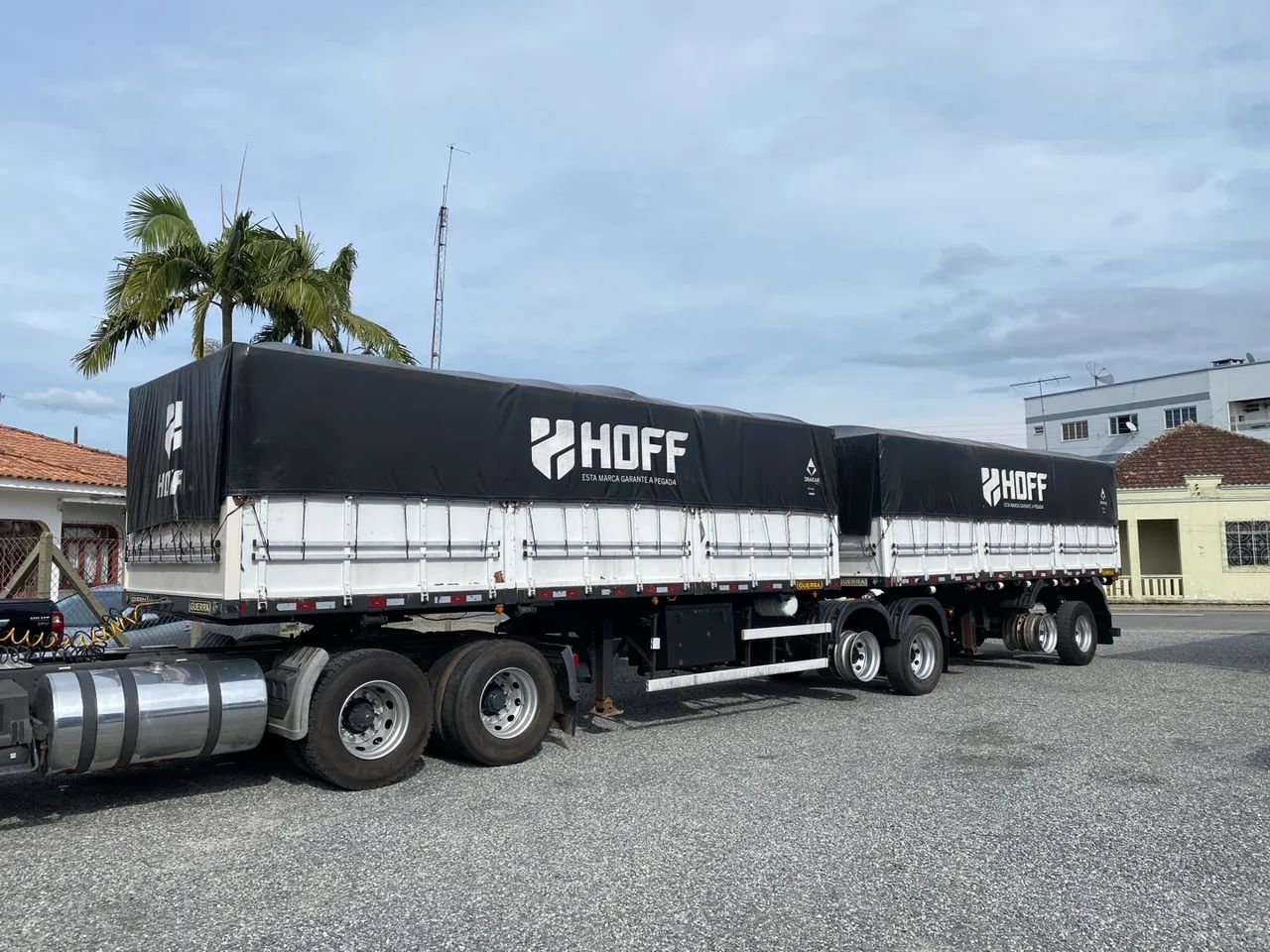 "carreta bi trem graneleiro" no Brasil