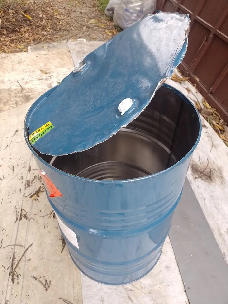 "tambores de 200 litros" no Brasil
