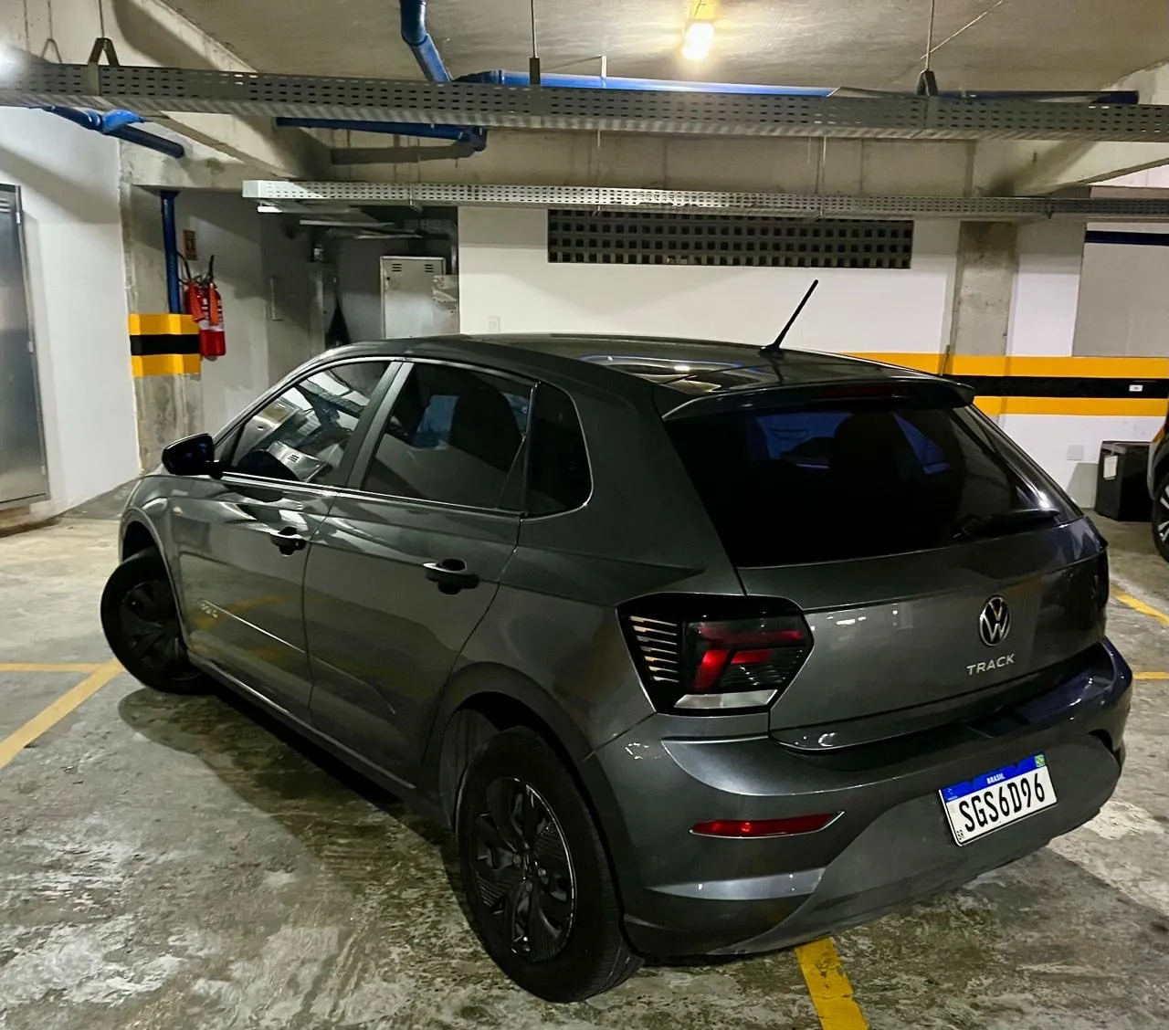 VOLKSWAGEN POLO TRACK FIRST EDITION 1.0 FLEX 12V 5P Usados e Novos