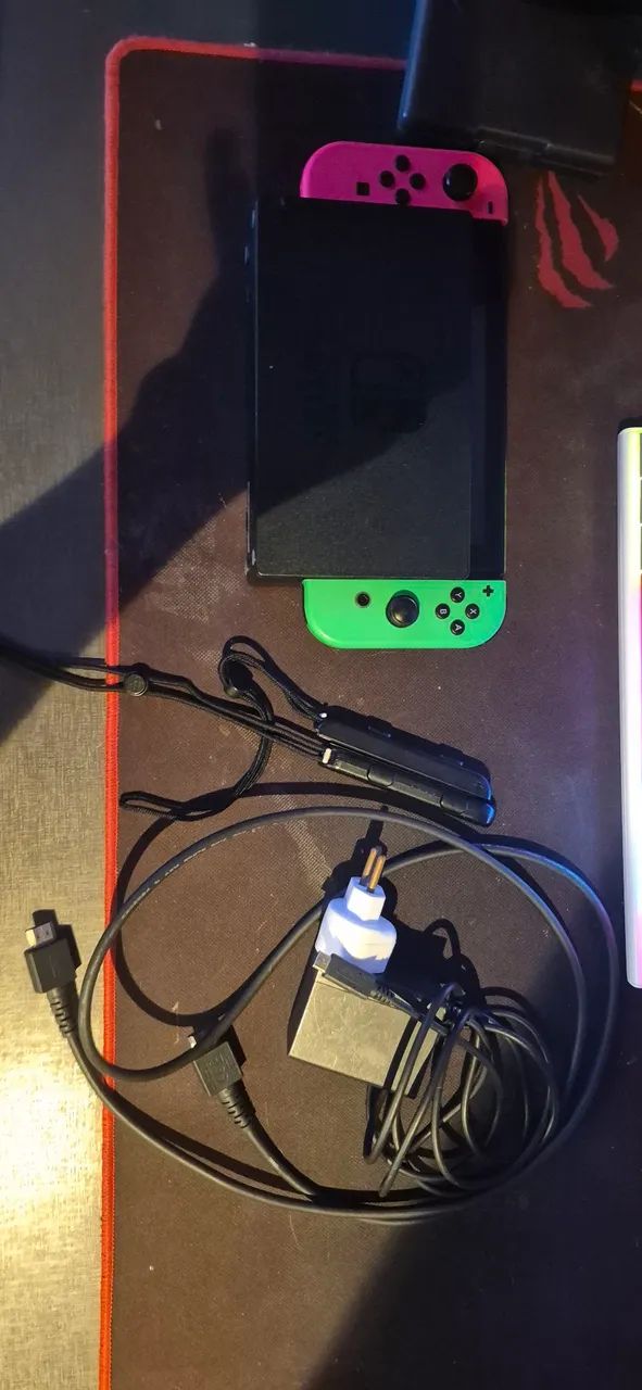 Nintendo Switch com leves arranhões + jogos pokemon Sword e Scarlet ...