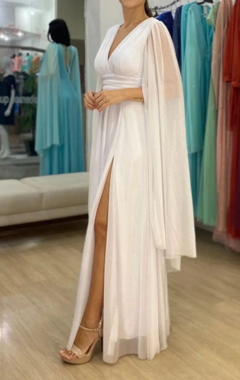 VESTIDO DE NOIVA, EM TULE BRANCO COM BRILHO, MODELO MANGA-CAPA ...