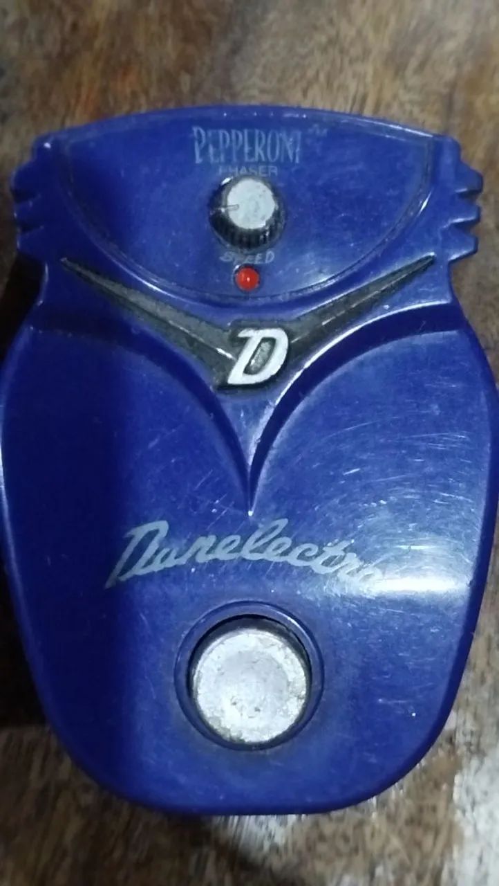 Pedal de Phaser Pepperoni danelectro. Pedal voodoo Octave Jogo. Pedal Bass BDl 21 behriger ...