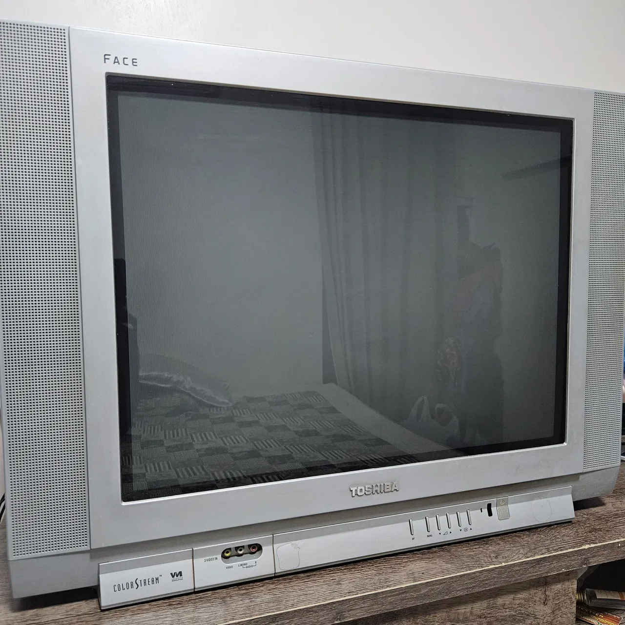 "tv de tubo" - TVs no Brasil