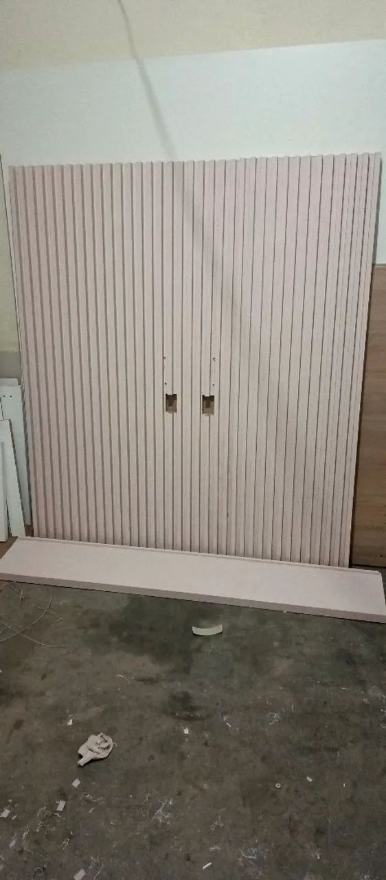 Painel ripado rosa em MDF com prateleira - Móveis Para Organização ...